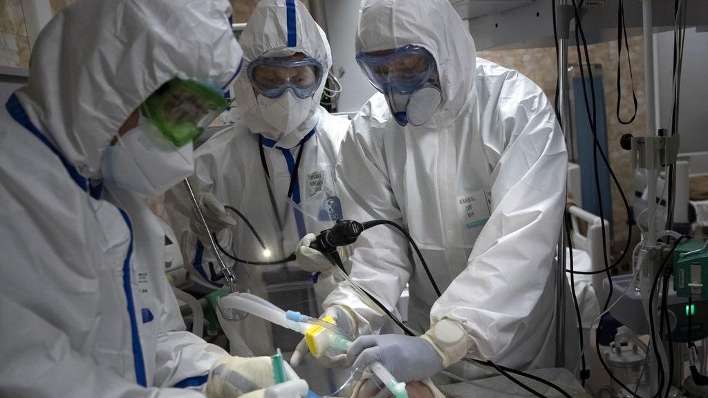 Coronavirus: L’intubation moins risquée que prévu pour les soignants ...