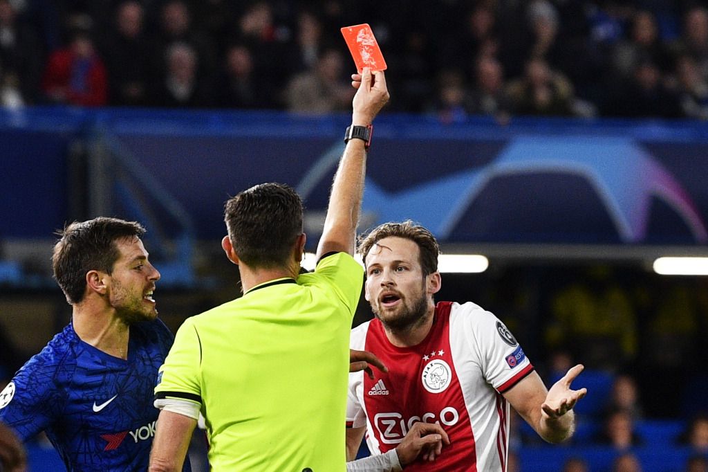 Football: Deux cartons rouges sur la même action: juste ou faux? - Le Matin