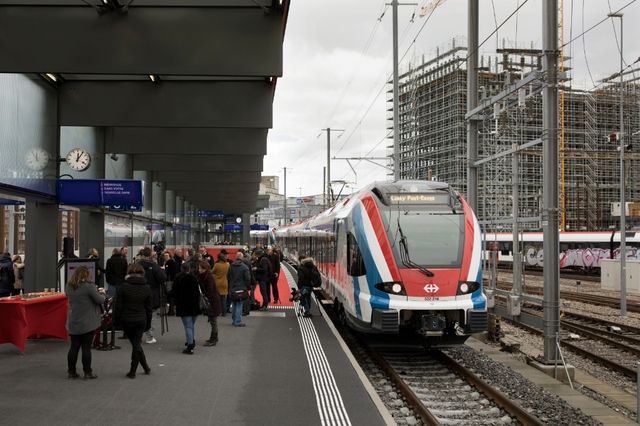 Lancy accolera bien son nom aux gares de Pont-Rouge et du Bachet ...