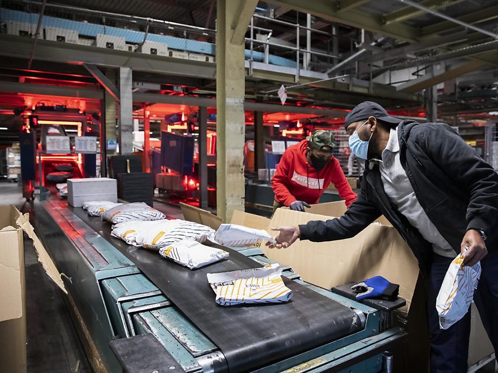Suisse: Nombre record de colis en décembre pour La Poste - Le Matin