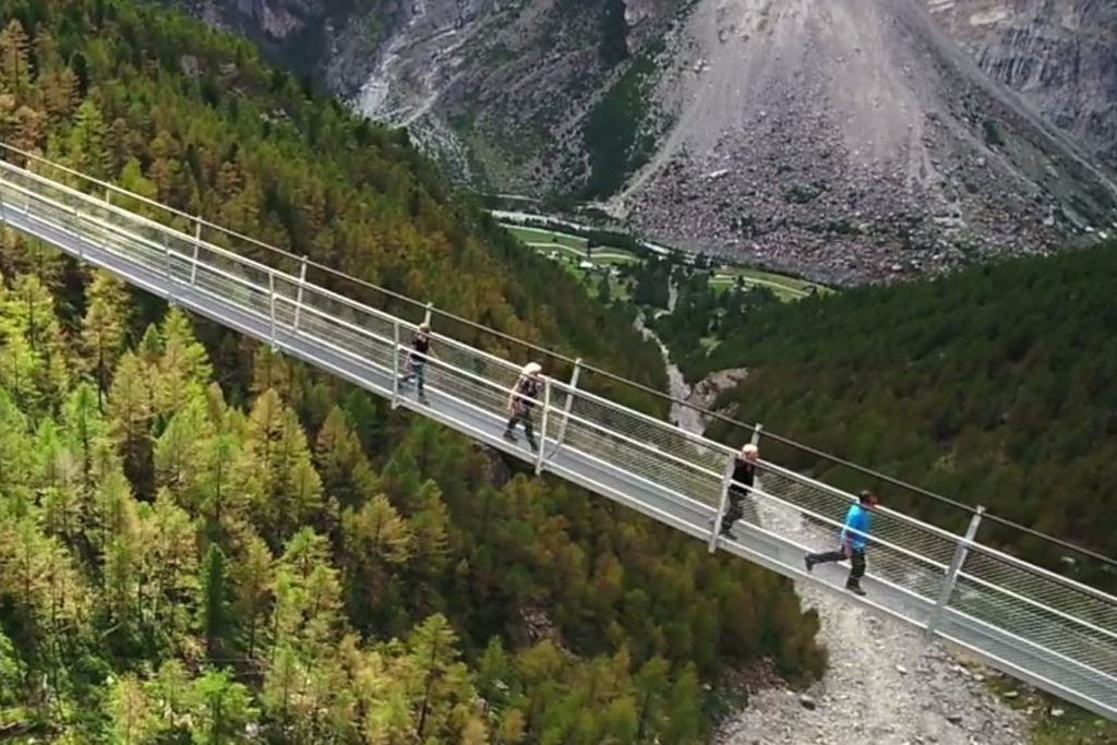 Randa (VS): Le plus long pont suspendu du monde est en Valais - Le Matin