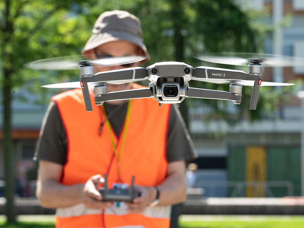 Suisse: Formation obligatoire pour les pilotes de drones dès 2021 - Le ...