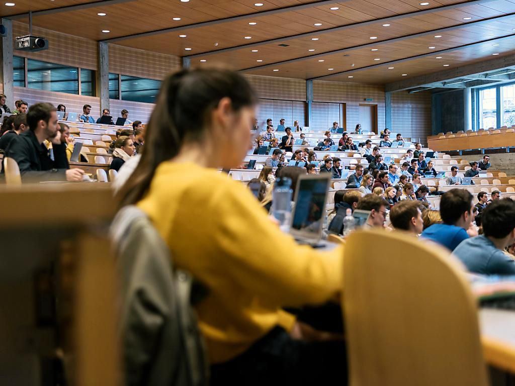 Soweit möglich Präsenzunterricht – Für 19'000 Studierende beginnt an der Uni Bern das ...