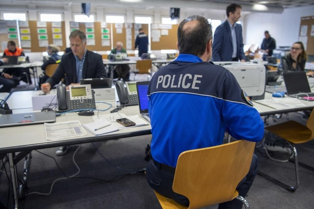 Vaud: Une vingtaine de postes de police rouvrent au public - Le Matin