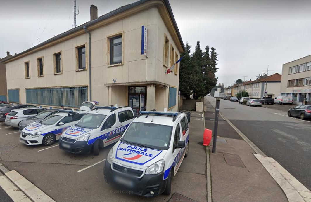 France – Il caillasse le commissariat et appelle la police pour se ...