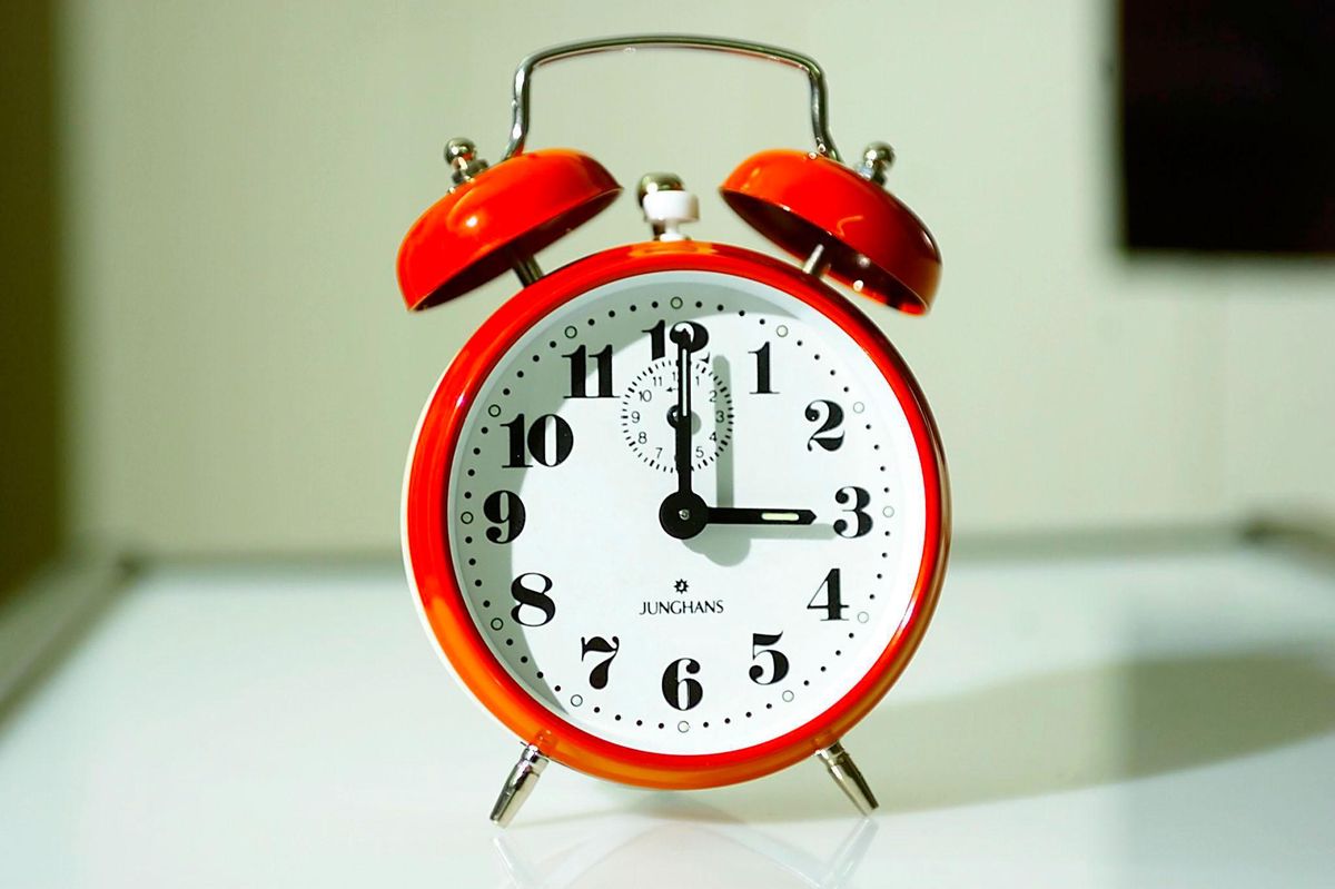 Miniatur des Alltags – Der Wecker des Grauens | Zürichsee-Zeitung