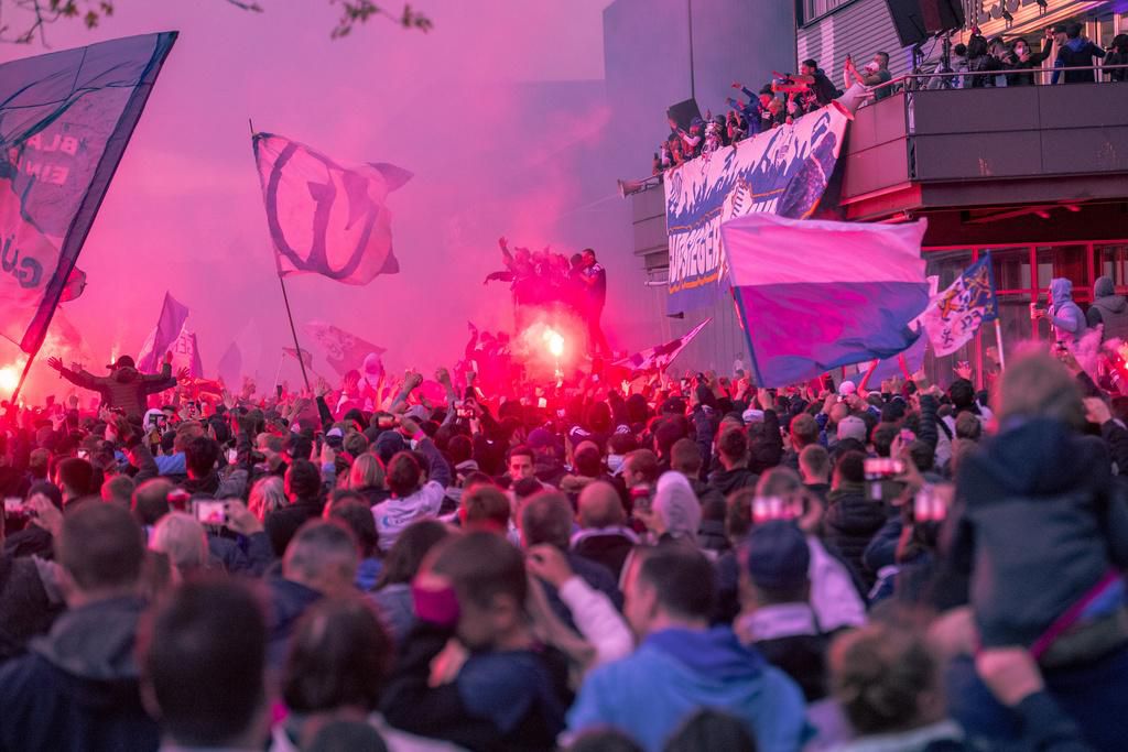 Football – 10'000 fans du FC Lucerne ont fêté la victoire en Coupe | 24 ...