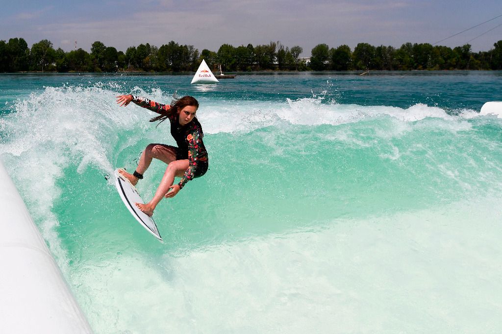 Surf: Ils surfent à 150 kilomètres de la mer - Le Matin