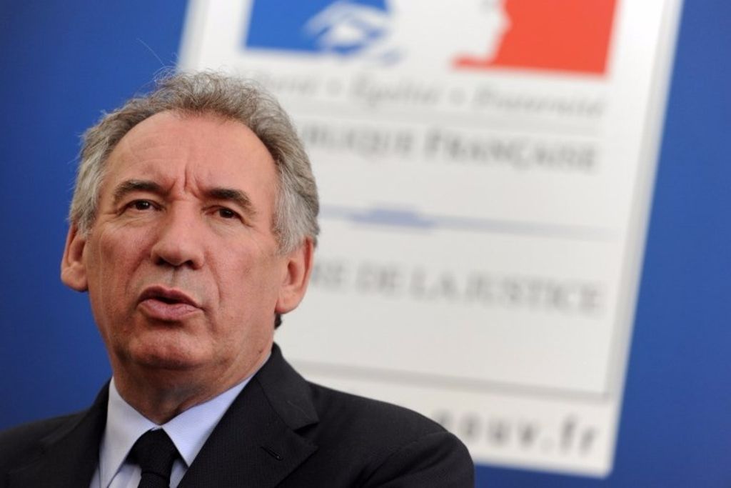 France: Les politiciens ne pourront plus engager leur femme - Le Matin