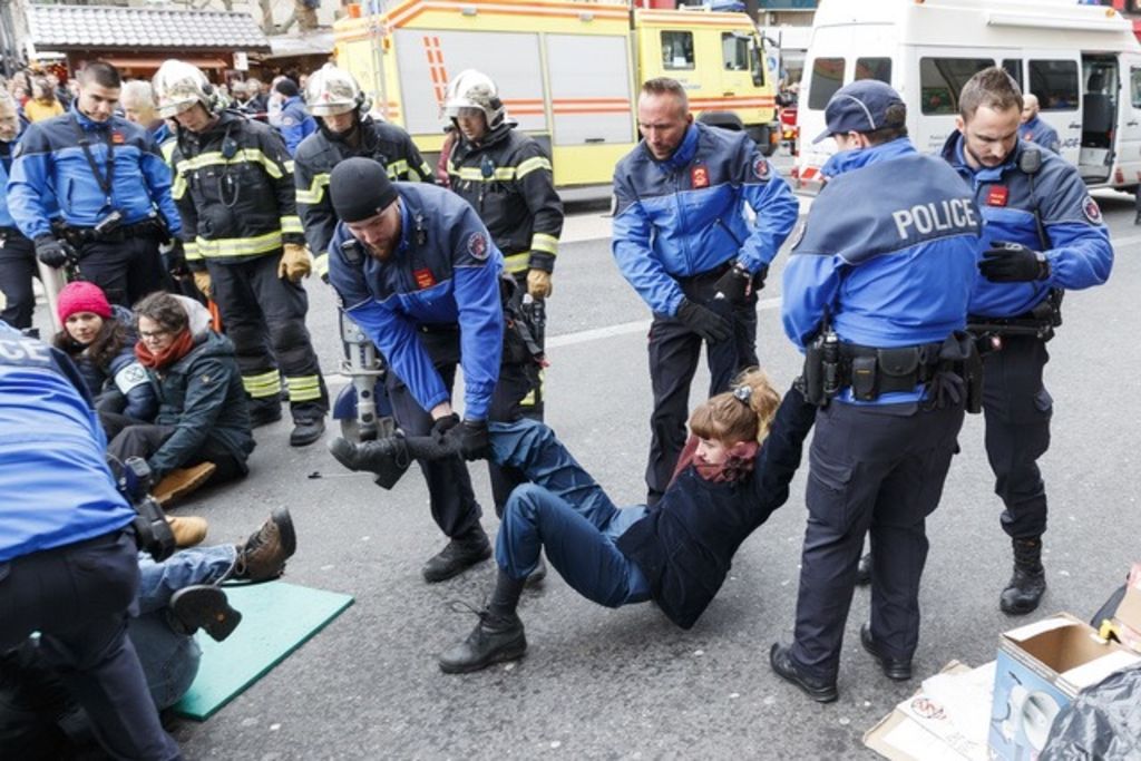 La police soutenue par la Municipalité de Lausanne | 24 heures