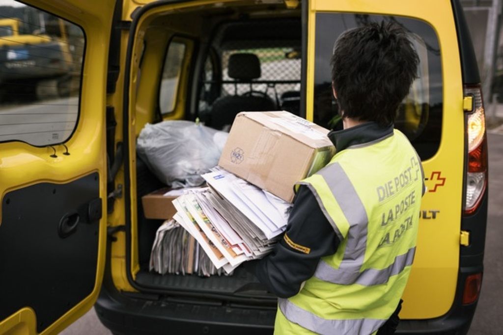 Suisse: Record de colis avant Noël pour La Poste - Le Matin