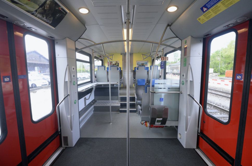 Trafic ferroviaire: Les CFF testent des trains avec des places debout ...