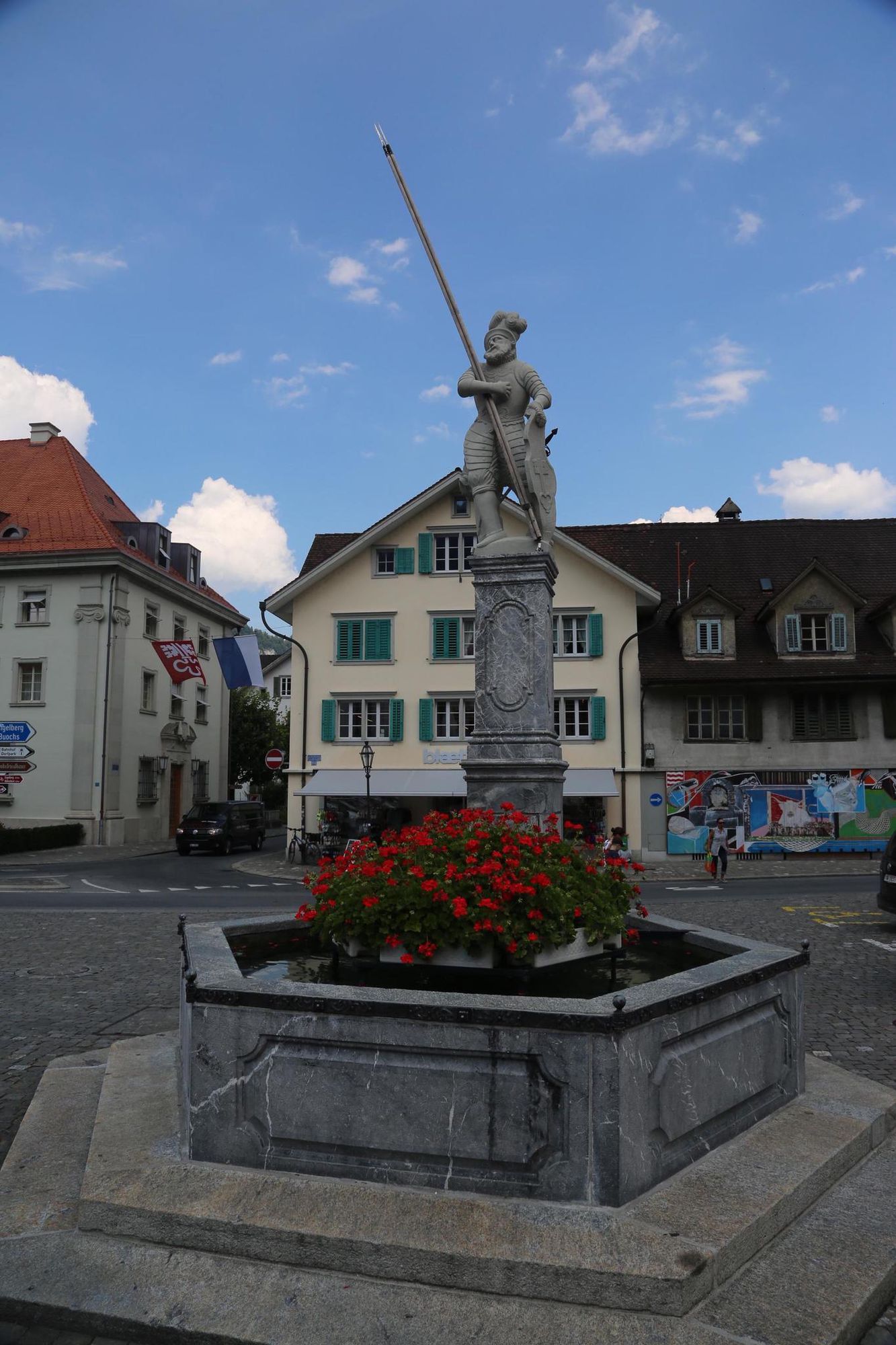 Exotisme en Suisse (33/41) – Le Winkelried du téléphérique a sorti le ...