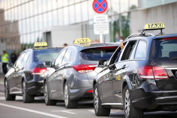 Au Luxembourg – Bientôt des sièges enfants dans les taxis? - L'essentiel