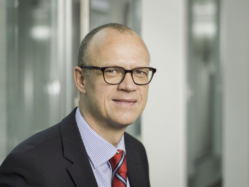 Salaire – Swiss Re défraie généreusement son vice-président | Tribune ...