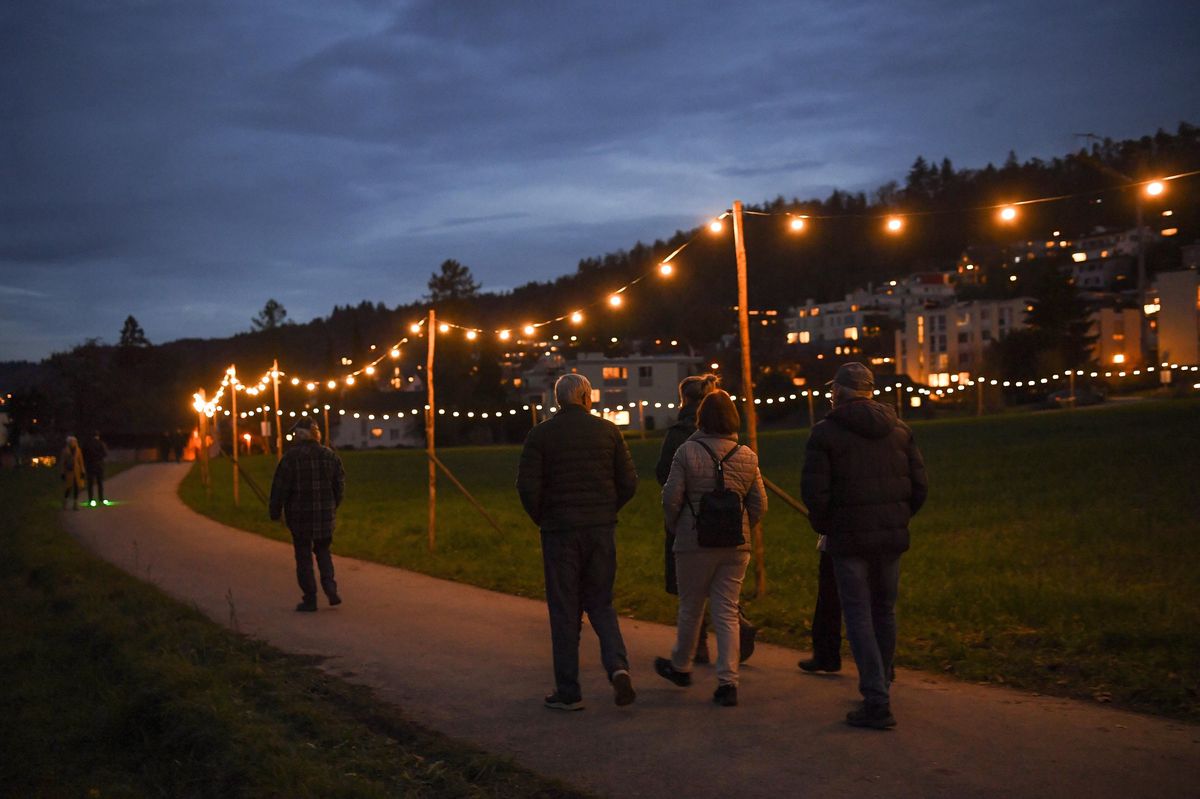 Lichterweg in Thalwil: 1000 Lichter versprühen vorweihnachtlichen Glanz