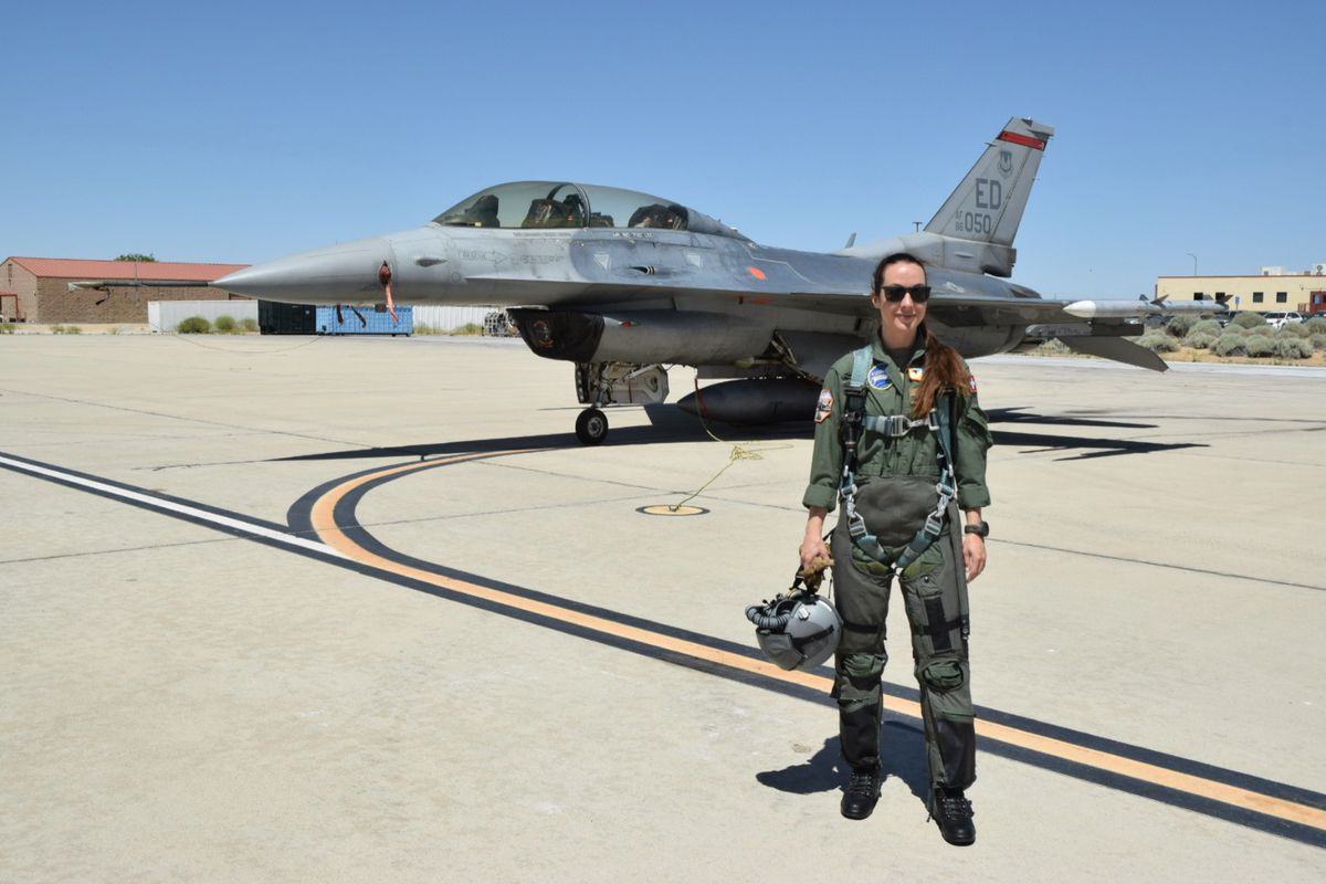 Fanny Chollet: Schweizer Kampfjetpilotin schreibt Luftfahrtgeschichte ...