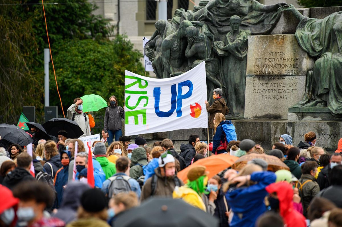 Erneute Klimademo – +++ 2000 Demonstranten versammeln sich in Bern ...