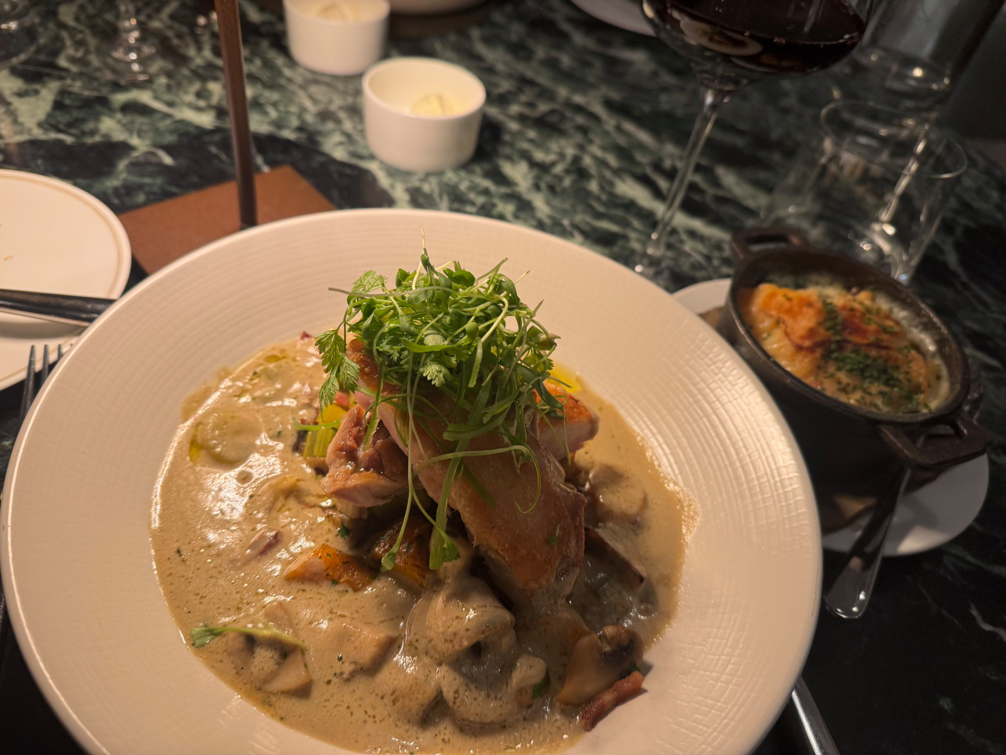 Casino Bern: Bill Stoos führt Modern Brasserie mit Finesse | Der Bund