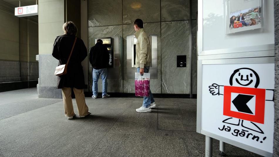 Berner KB schenkt den Aktionären ein | Finanz und Wirtschaft