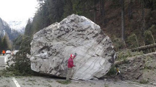 Julier: le rocher bloquera la route durant 2 semaines | 24 heures