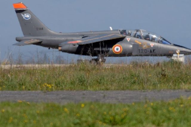 FRANCE – Un avion militaire s'écrase sur un foyer pour handicapés ...