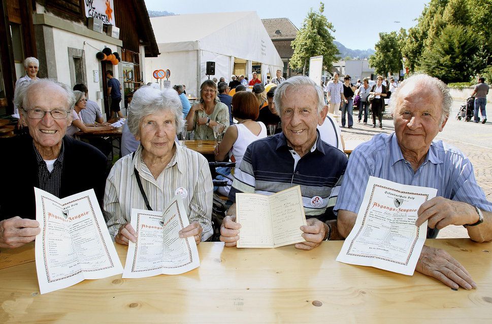 Die Massen-Klassenzusammenkunft | Berner Oberländer