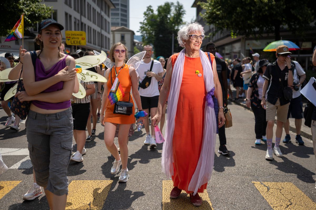 Zurich Pride: Mit fast 70 Jahren ist Heidi Brenner zum ersten Mal an ...