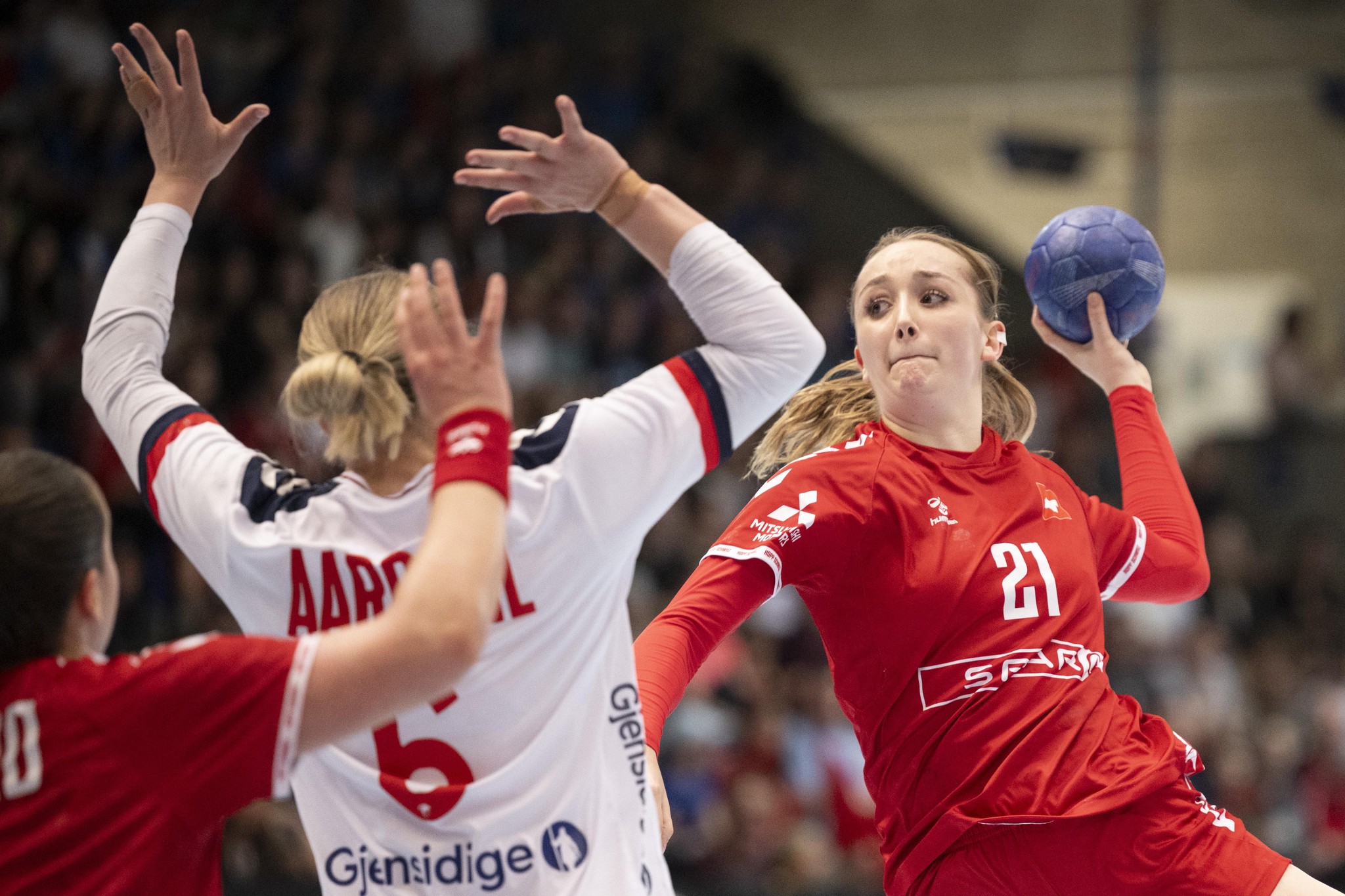 Frauen-Handball in der Basler St. Jakobshalle