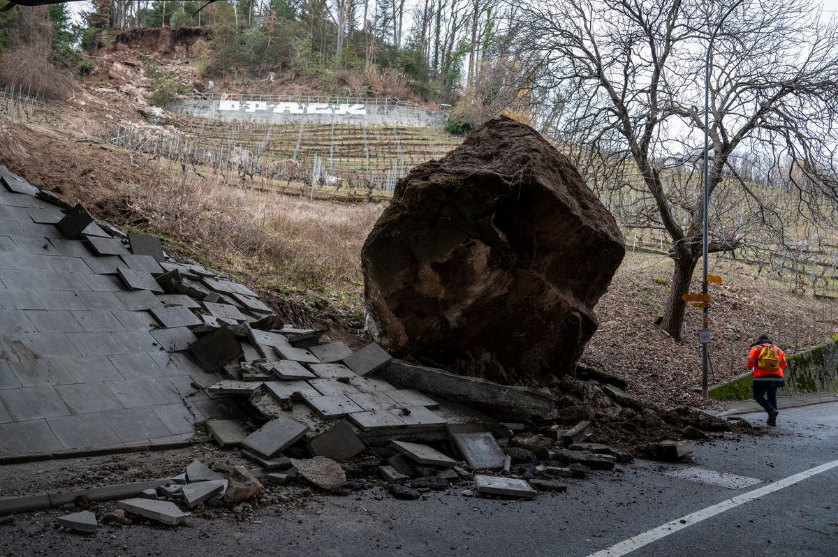 Catastrophe «effleurée»: Un énorme rocher s’écrase au pied du pont de l’A9