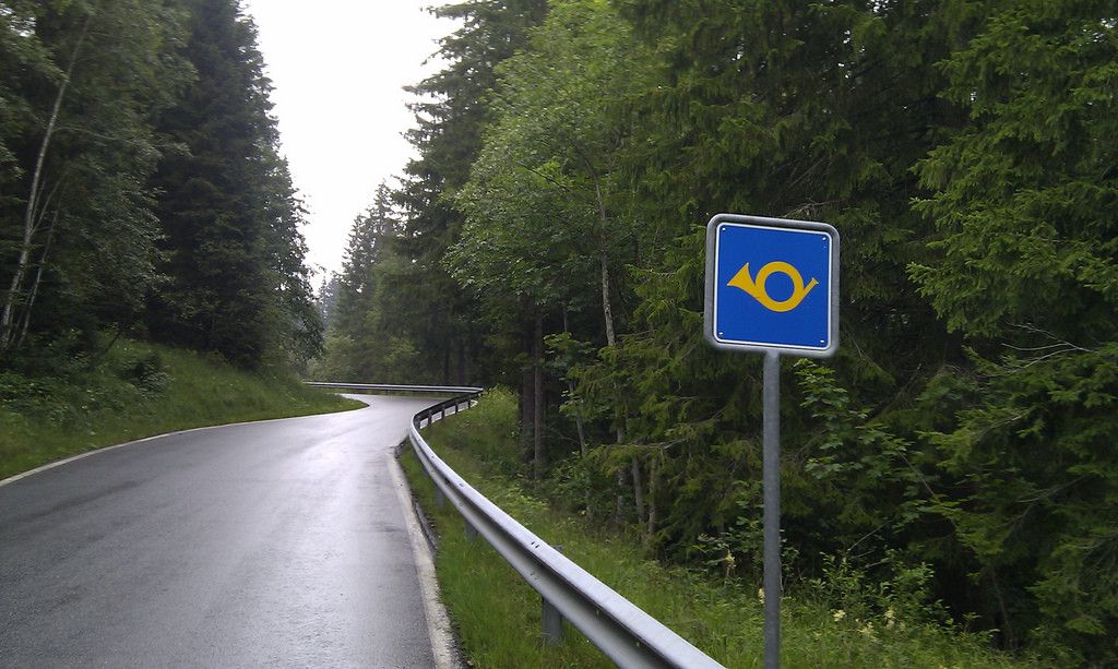 Kein Swiftquake: Hunderte Postautos hupen gleichzeitig Dü-Da-Do ...