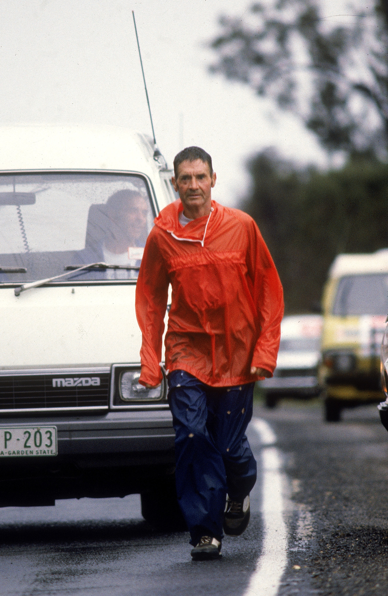 Cliff Young: Wie ein 61-jähriger Kartoffelbauer zur Lauf-Sensation wurde | Basler Zeitung