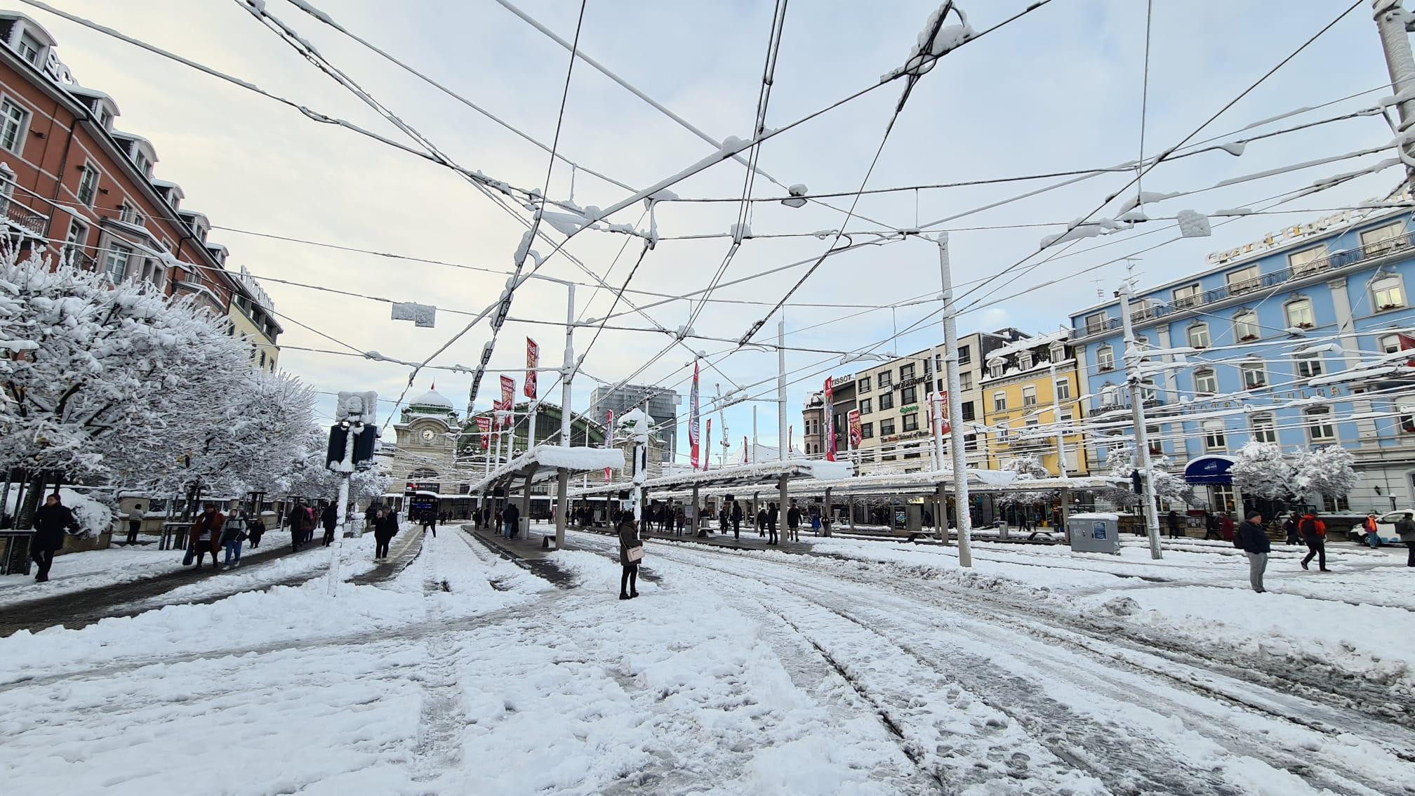 Verkehr in Basel: BVB setzen bei Schneechaos Notfallstab ein