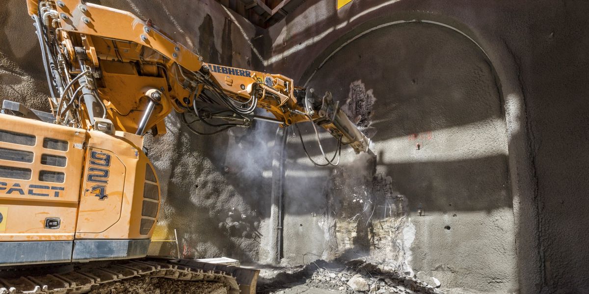Hochwasser-Entlastungsstollen: Dieser Bagger hämmert sich durch den ...