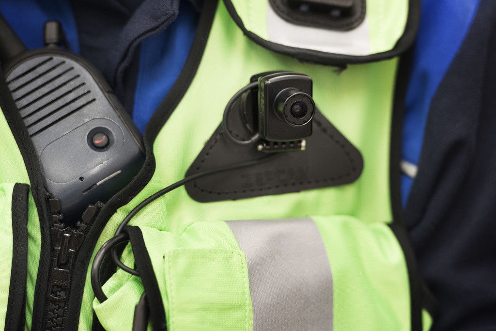 Sécurité: Les CFF veulent utiliser des bodycams | 24 heures