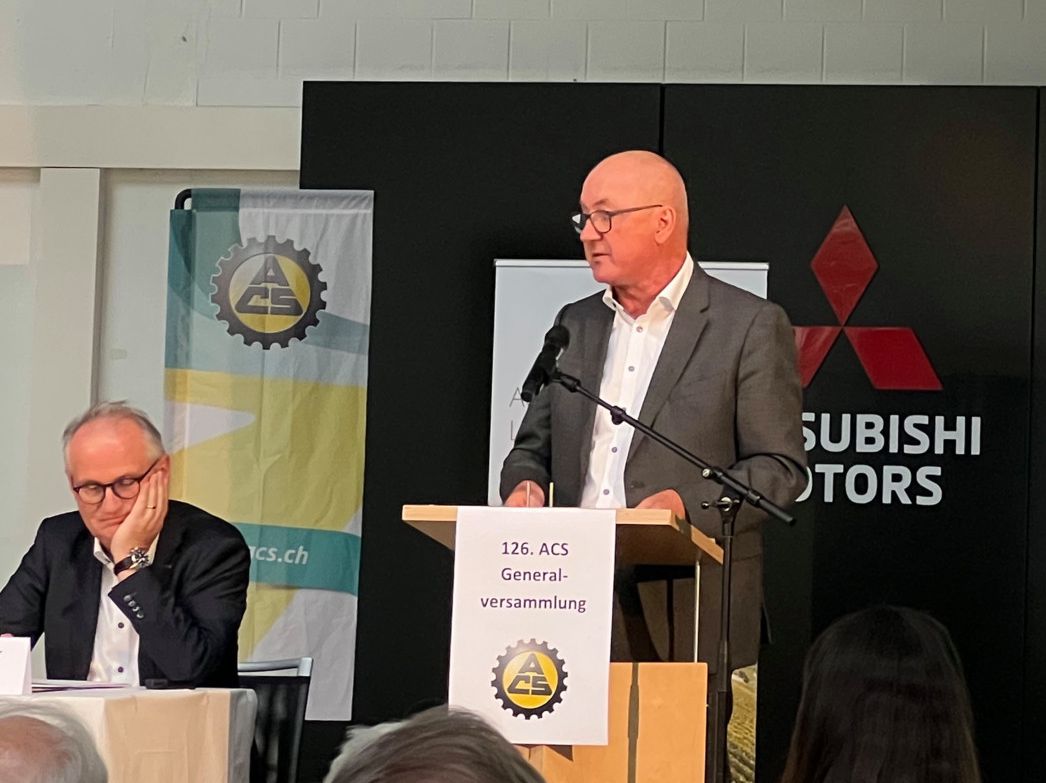 Beim ACS: Isaac Reber wirbt für Autobahnausbau in der Region