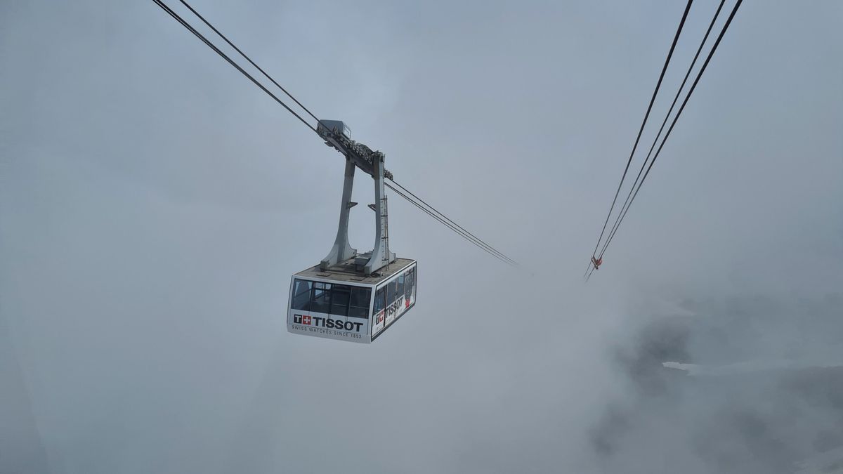 Glacier-3000-Panne: Luftseilbahn steht weiterhin still – Fachleute ...