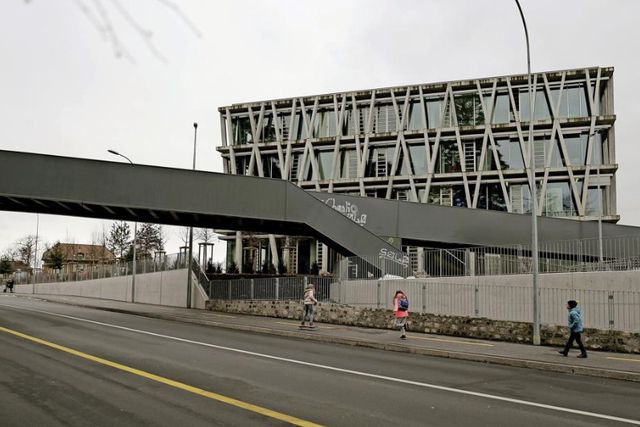 Nouvelle passerelle piétonne et cycliste à Carouge | Tribune de Genève