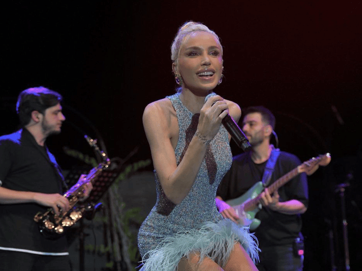 Wegen Scherz über islamische Schulen: Türkische Popsängerin Gülsen in ...