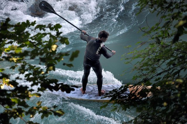 Surfen auf der Aare-Welle | Berner Zeitung