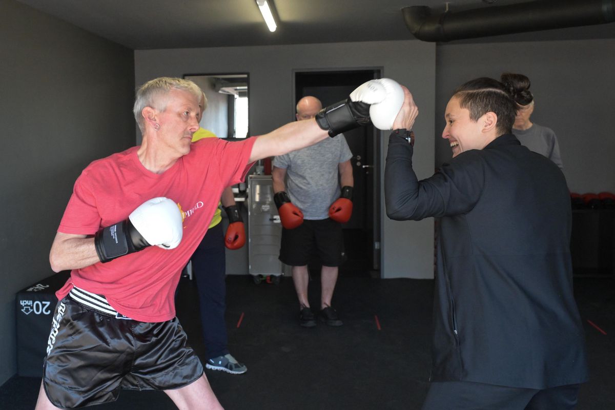 In Seuzach testen Parkinson-Betroffene Boxen | Tages-Anzeiger