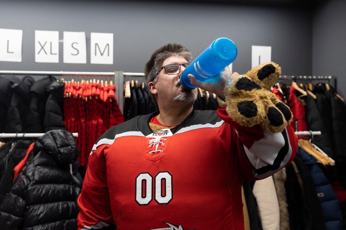 LHC: dans le costume de Léo, la mascotte du club | 24 heures