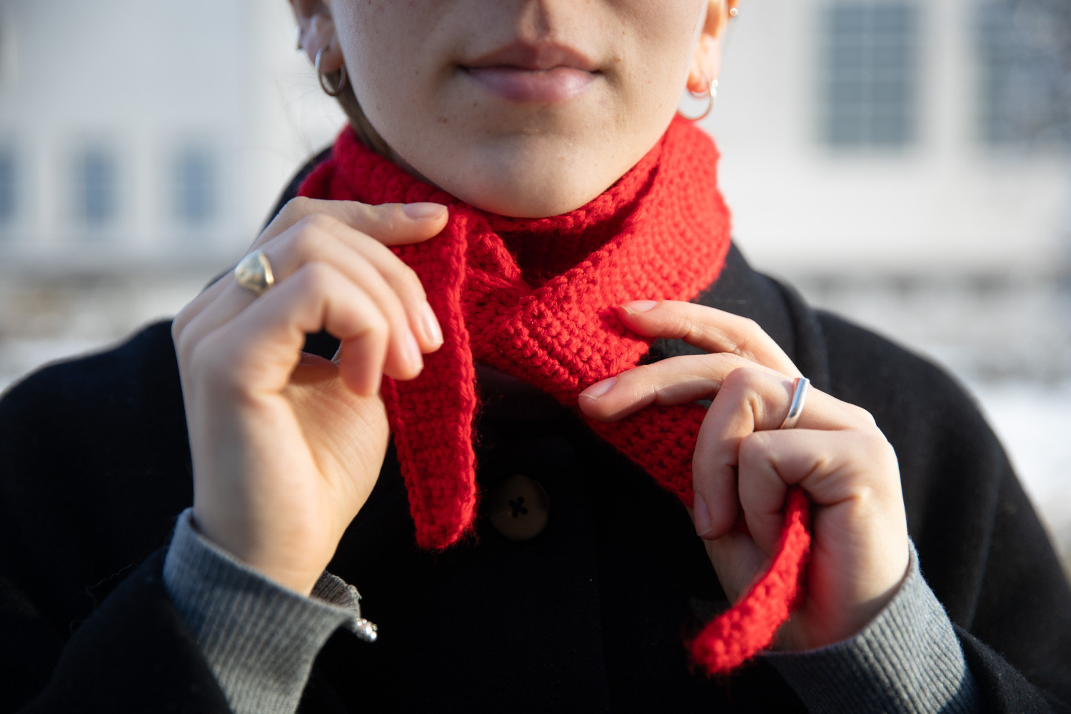 Sophie Scarf erobert Zürich: Der gestrickte Minischal ist im Trend ...