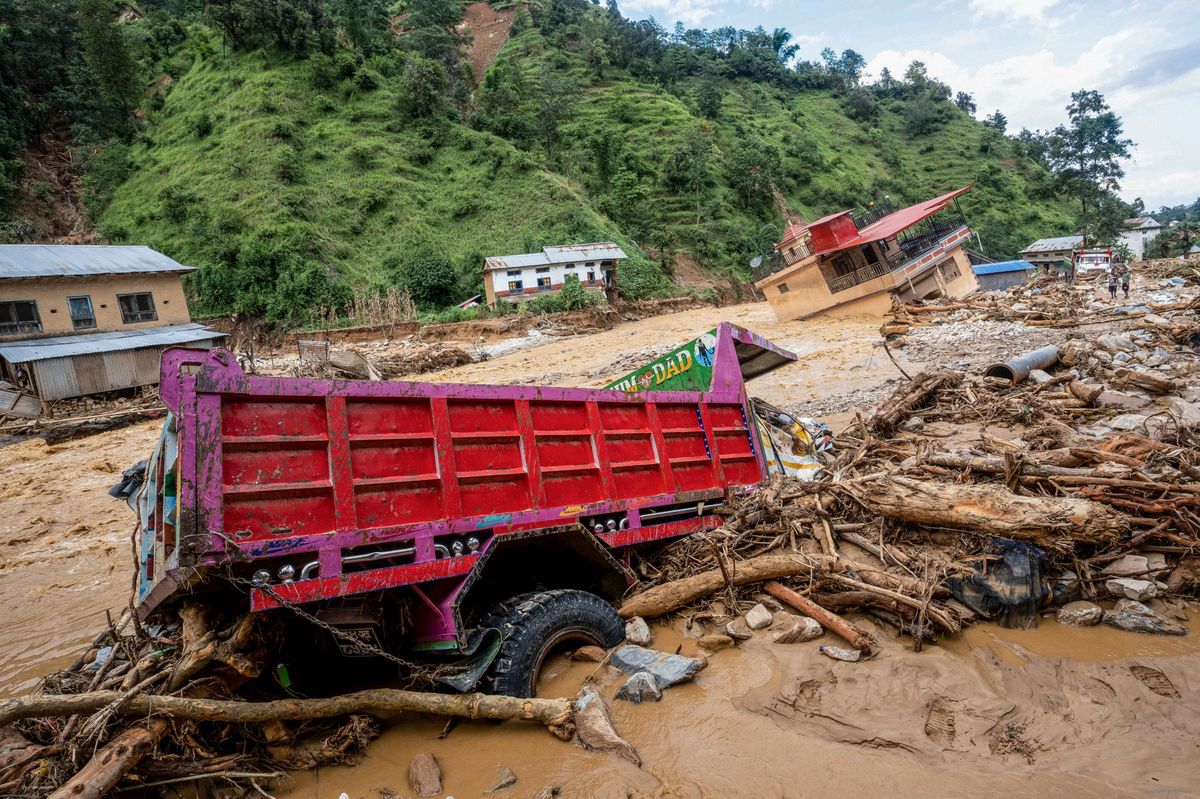 Le bilan des inondations au Népal s’alourdit pour atteindre au moins ...