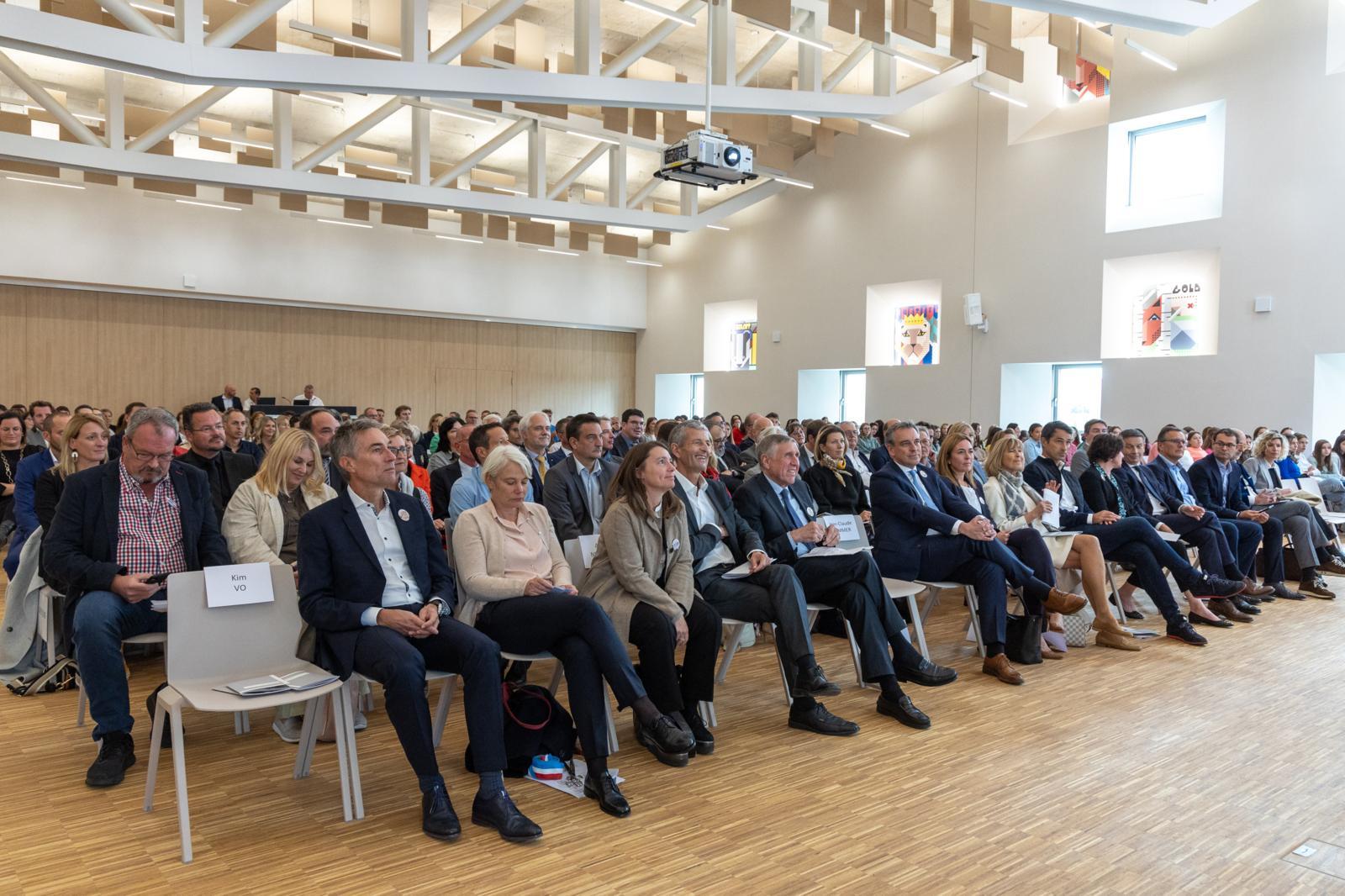Education au Luxembourg: Le lycée Michel Rodange a fait peau neuve pour ...
