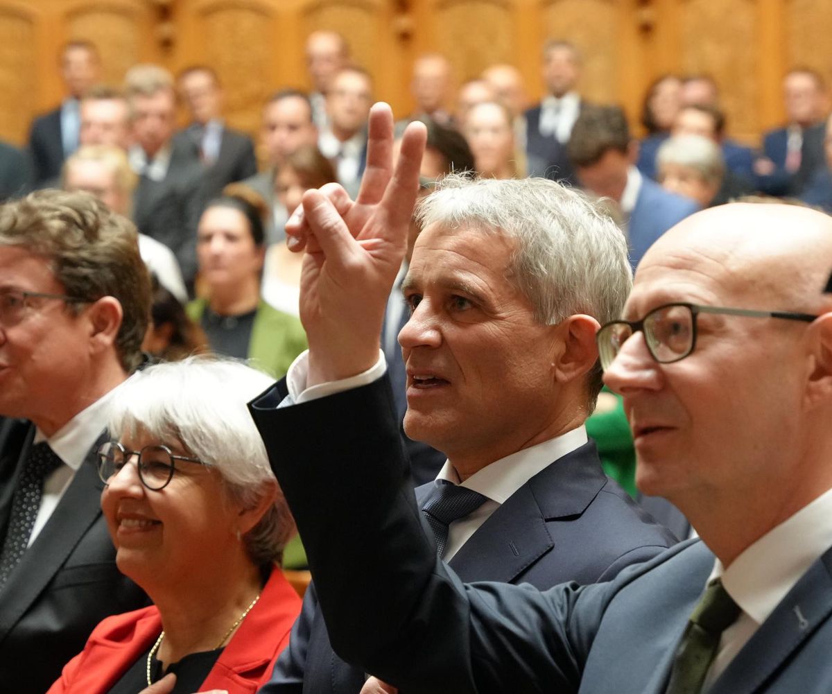 Er schwört mit Peace-Zeichen: So tickt Secondo-Kanzler Viktor Rossi