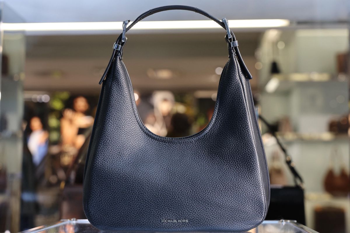 Une juge américaine bloque l’union Tapestry/Capri, qui devait créer un ...