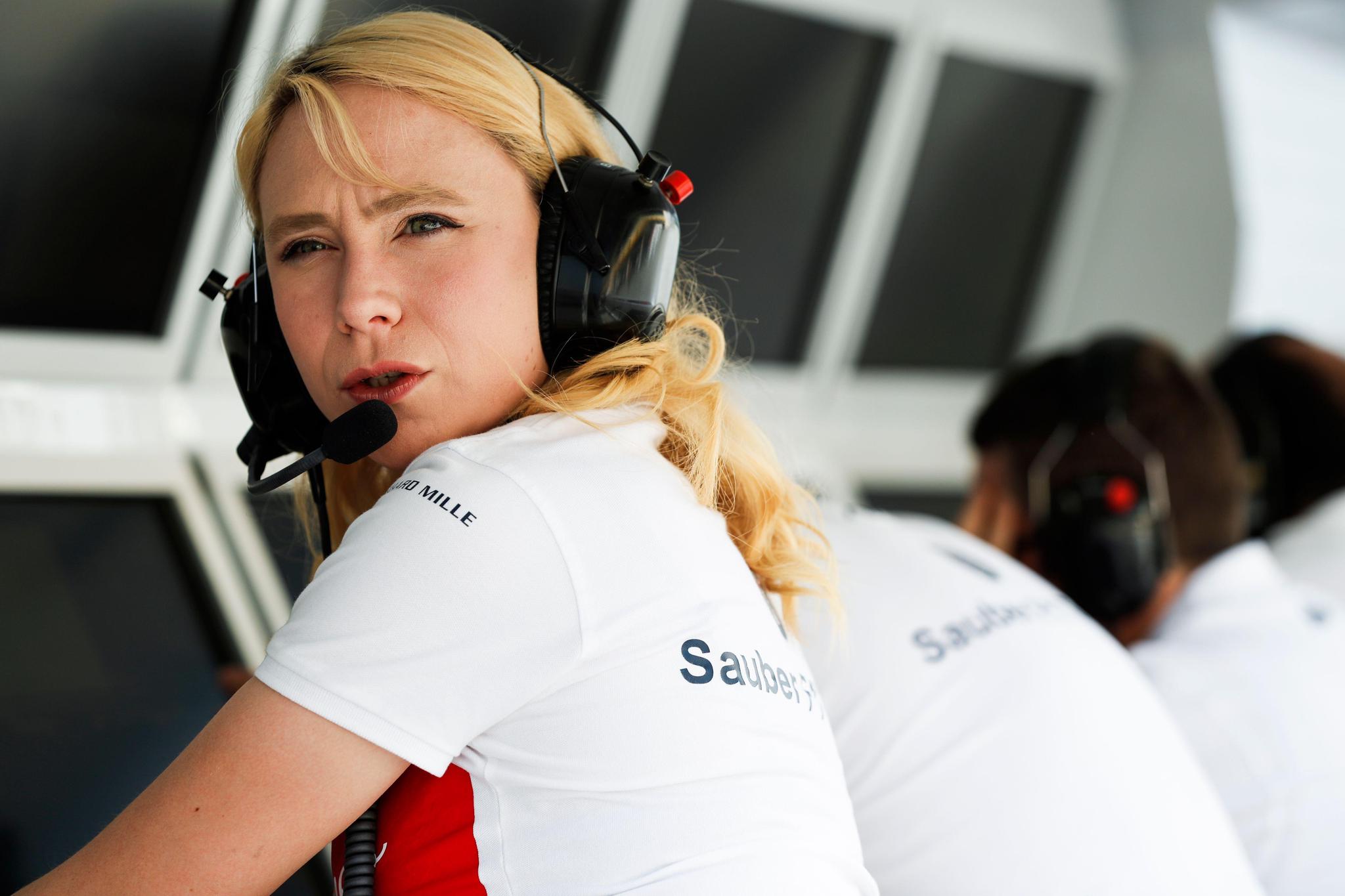 La Formule 1 se féminise - Ruth Buscombe, la femme qui pilote Sauber ...