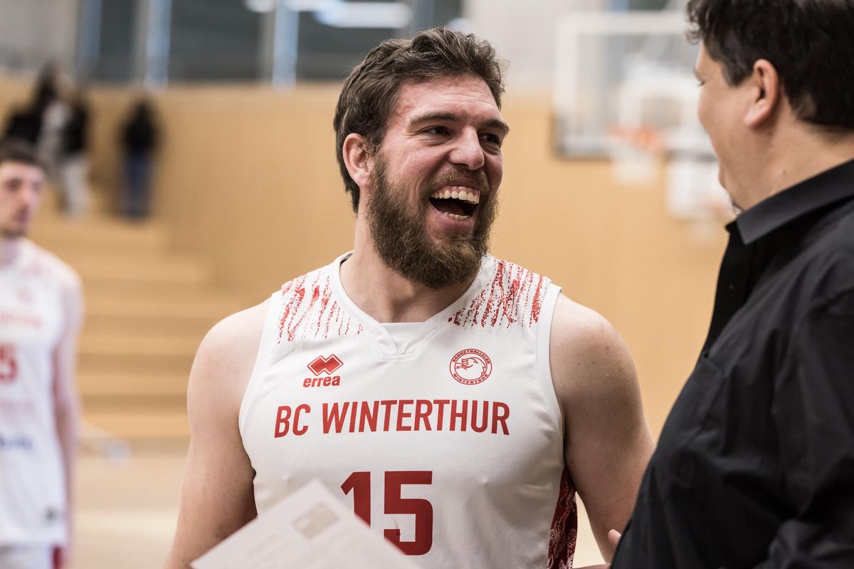 Comeback im Basketball: Der stärkste Mann der Schweiz spielt in ...