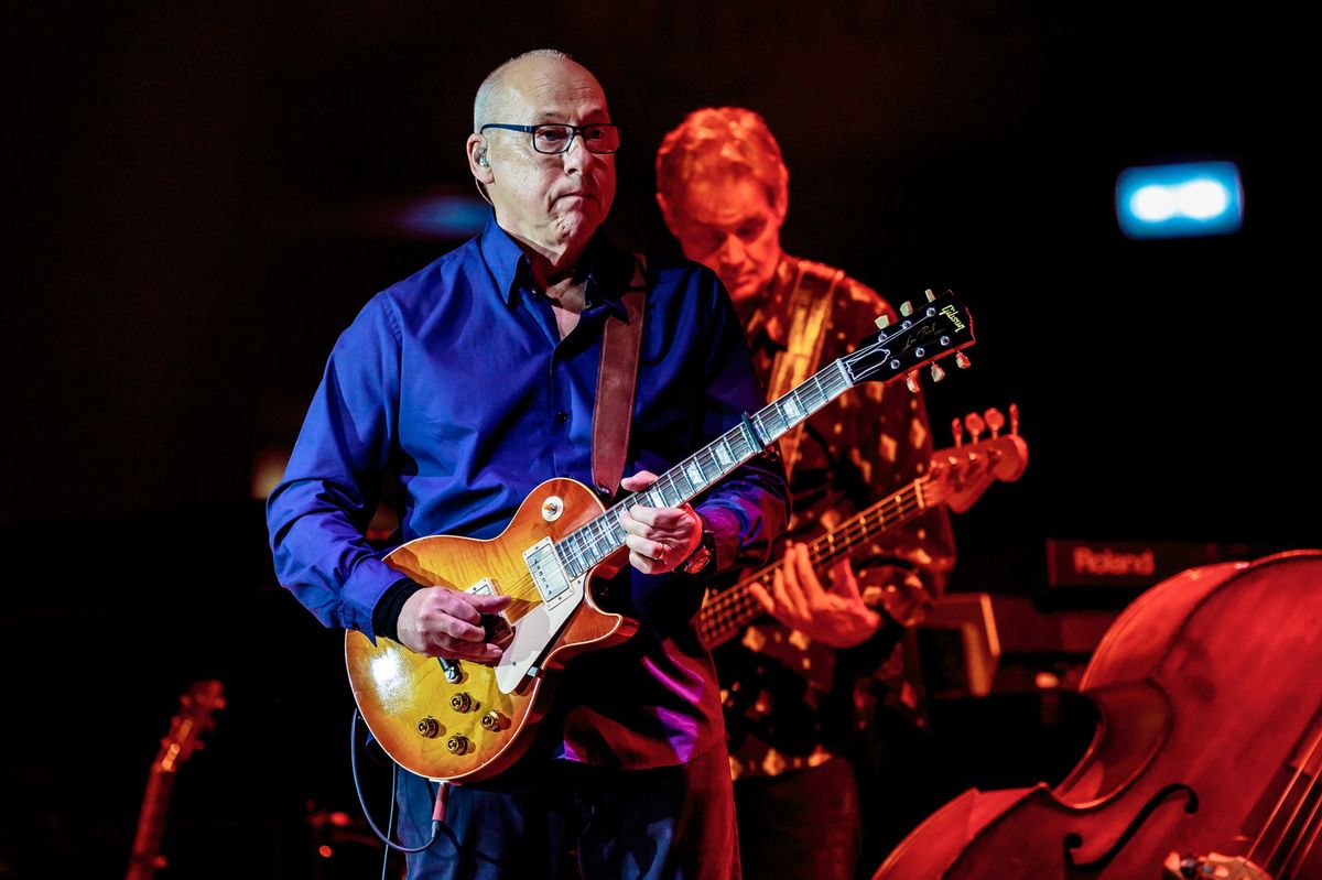 Rocklegende löst Gitarrensammlung auf: Dire-Straits-Gründer Mark ...